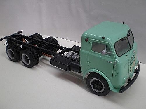 "Oficina Aberta - Miniaturas do Caminhão FNM D11000 V4 Standard"