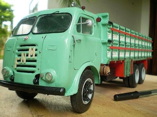 "Oficina Aberta - Miniaturas do Caminhão FNM D11000 V4 Standard"